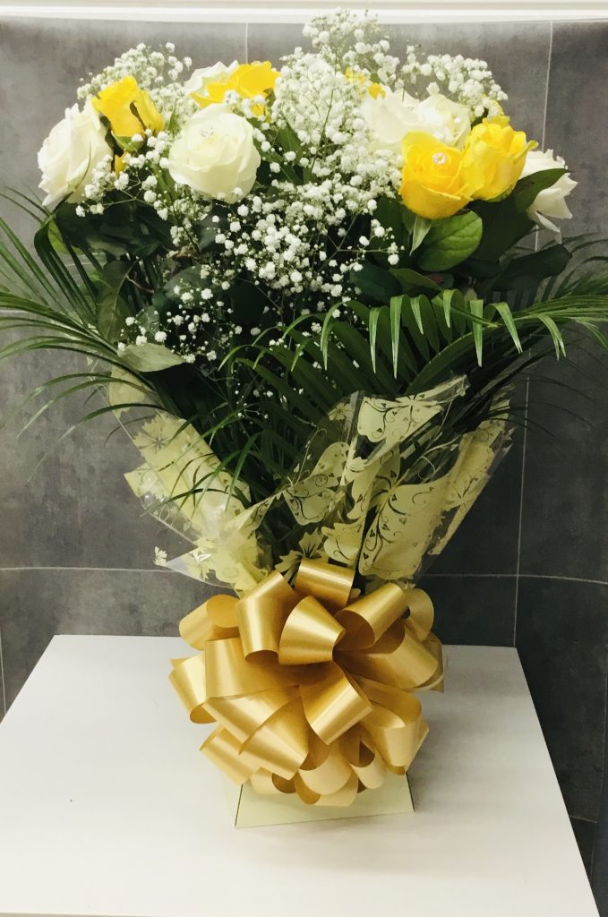 Large Mixed Rose Bouquet – Beechwood Flowers